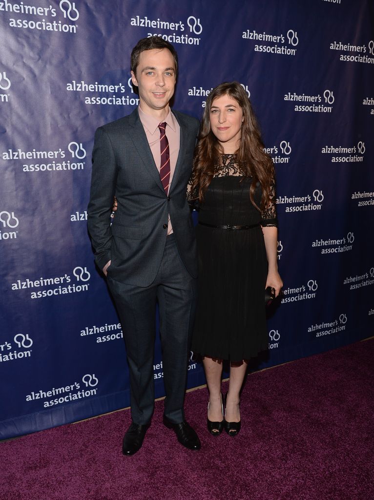 Jim Parsons E Mayim Bialik Namorando