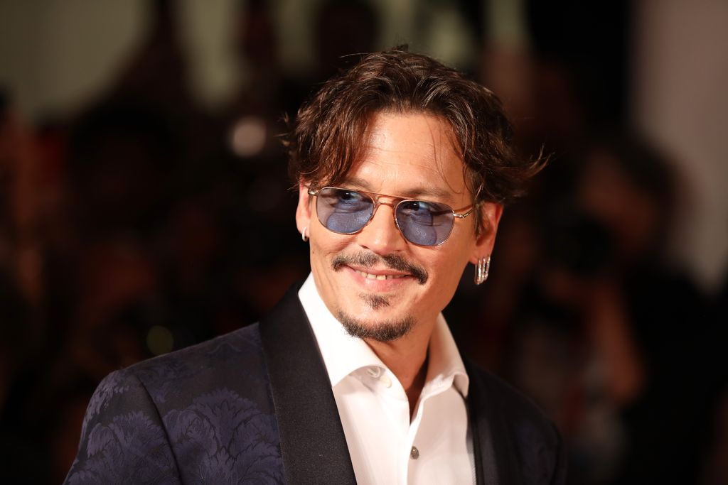 Johnny Depp Filmaffiches Überraschung: Johnny Depp Feiert Neuen Film