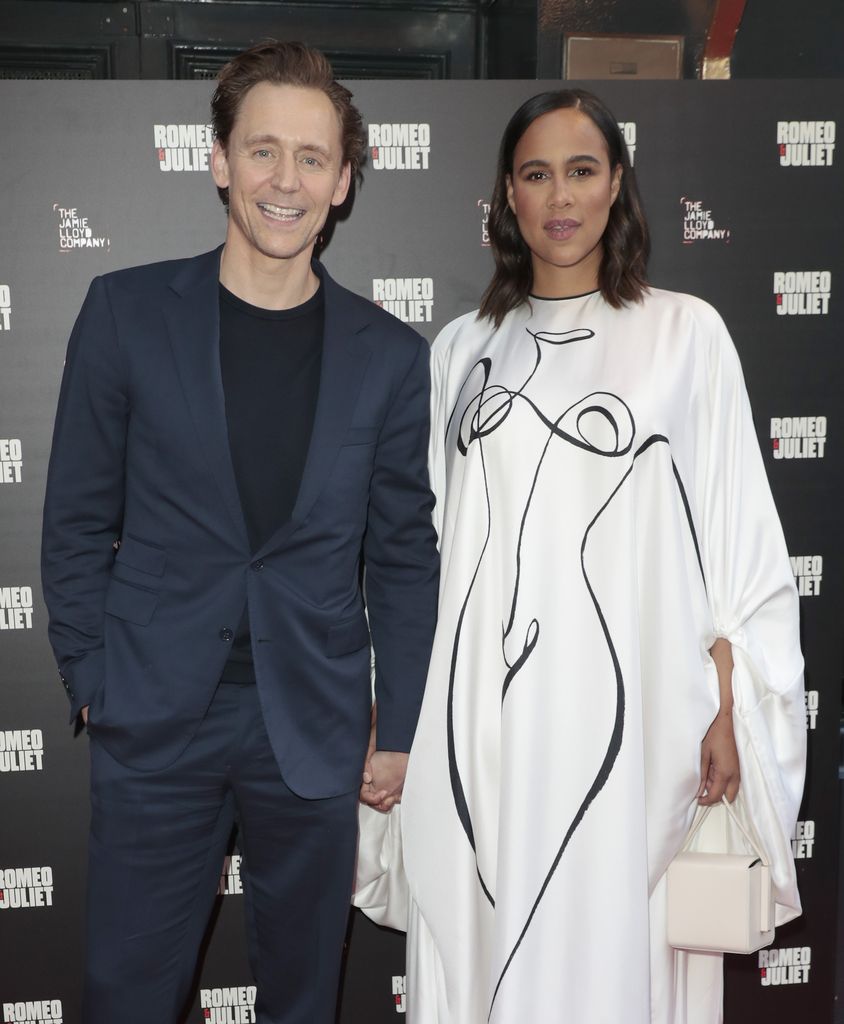 Tom Hiddleston Stellt Fotoshooting Zur Schau Tom Hiddleston: Latest