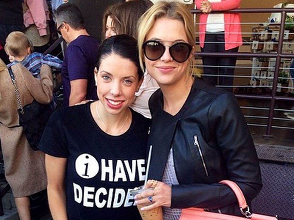 Sister-Act: Ashley Benson zeigt ihre Schwester | Promiflash.de