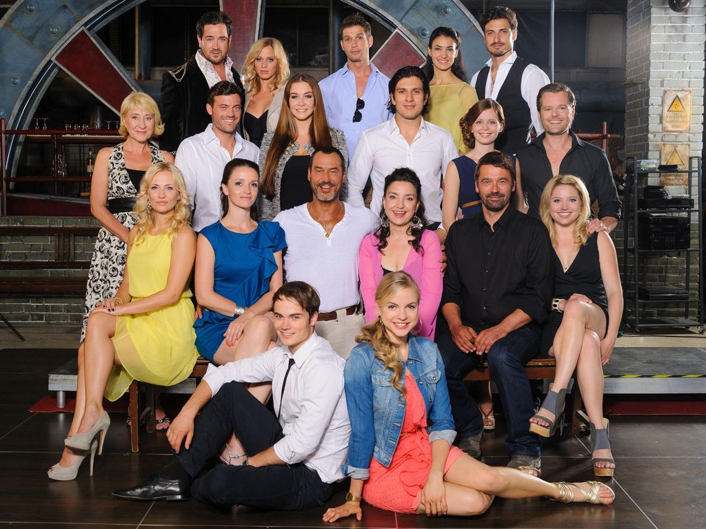 AWZ-Soap-Skandal: Diese Erzfeinde werden heiraten! | Promiflash.de