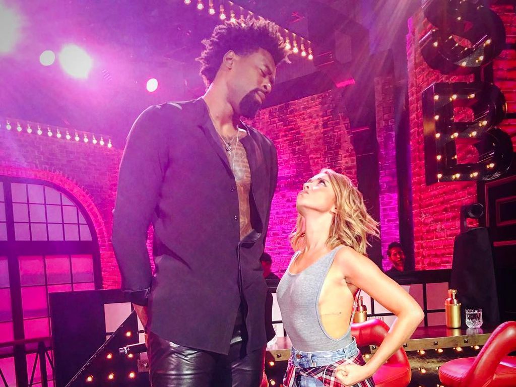 Kampf-Zwerg: Sarah Hyland "kleinste Person der Welt"? | Promiflash.de