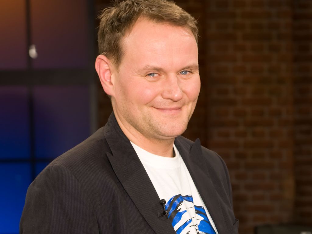 Tatort-Star Devid Striesow wird zu Hape Kerkeling | Promiflash.de