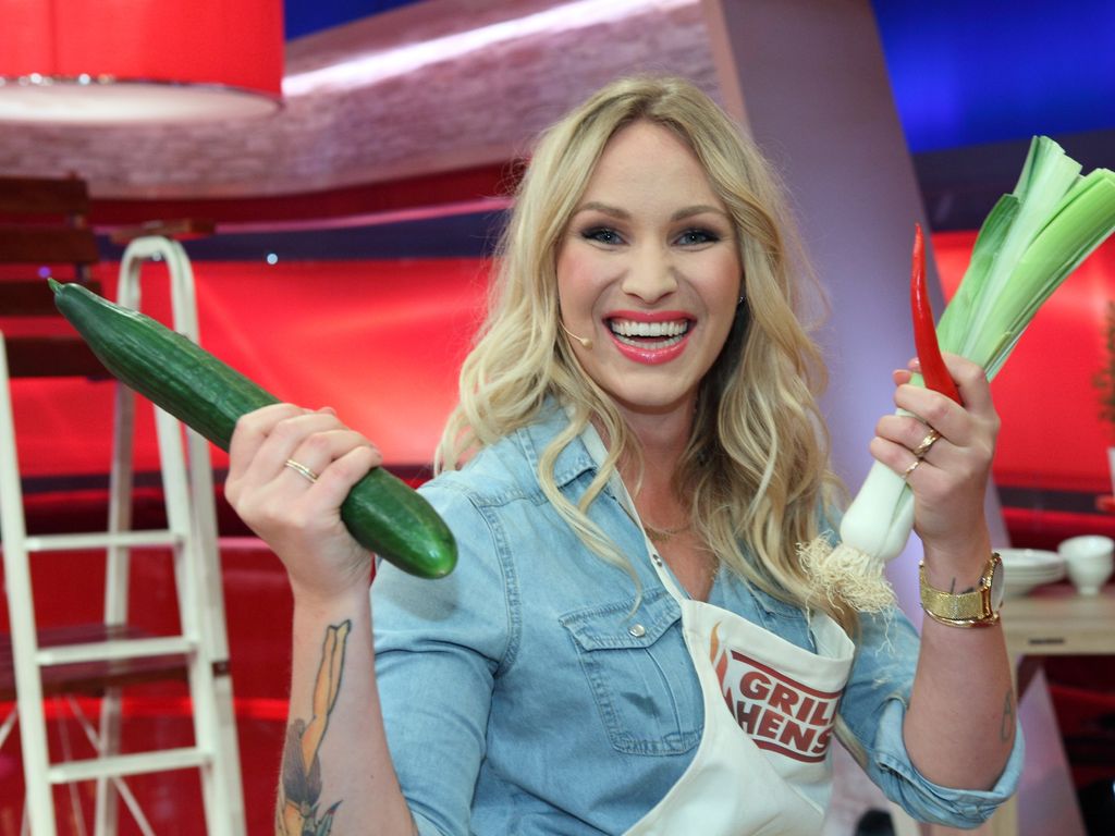 Heiße Herd-Show: Evelyn Weigert bei "Grill den Henssler" | Promiflash.de