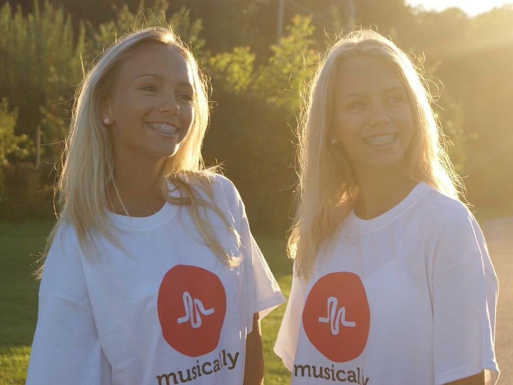 10 Millionen Abos mit 14: Lisa und Lena erobern die Welt! | Promiflash.de
