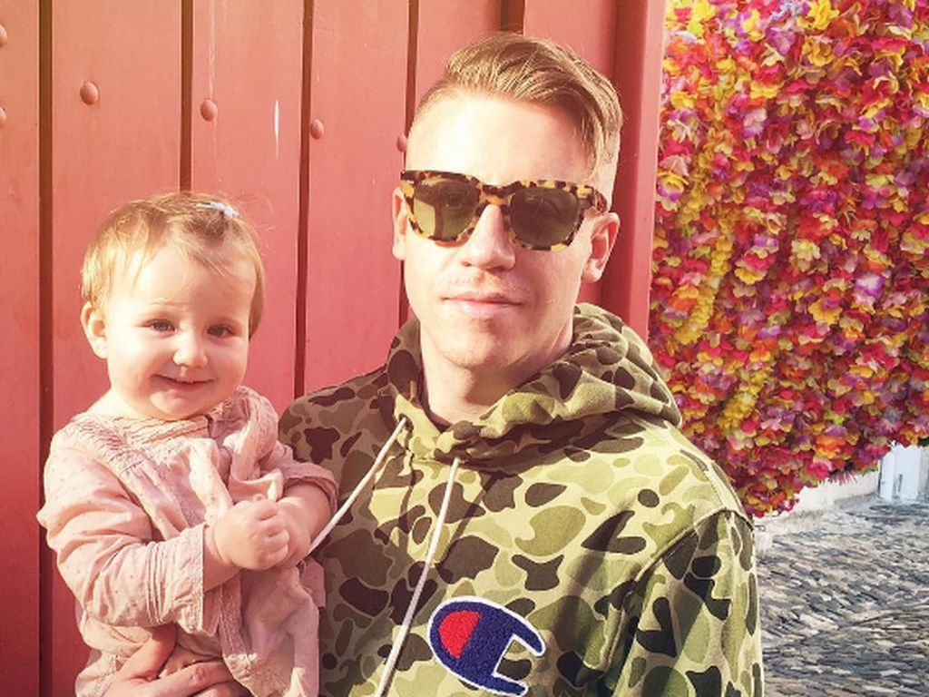 Kleine Lady: So zuckersüß ist Macklemores Tochter Sloane | Promiflash.de