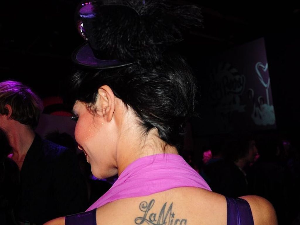 EX-GNTM-Teilnehmerin lässt sich Namen tätowieren | Promiflash.de