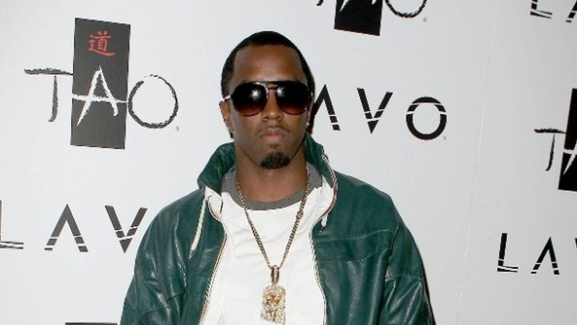 P. Diddy wirft 20.000 Dollar-Ring ins Publikum | Promiflash.de