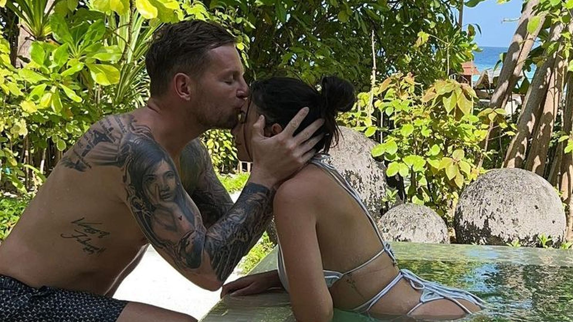 Paola Maria erklärt Story um Alex' Tattoo von ihrem Gesicht