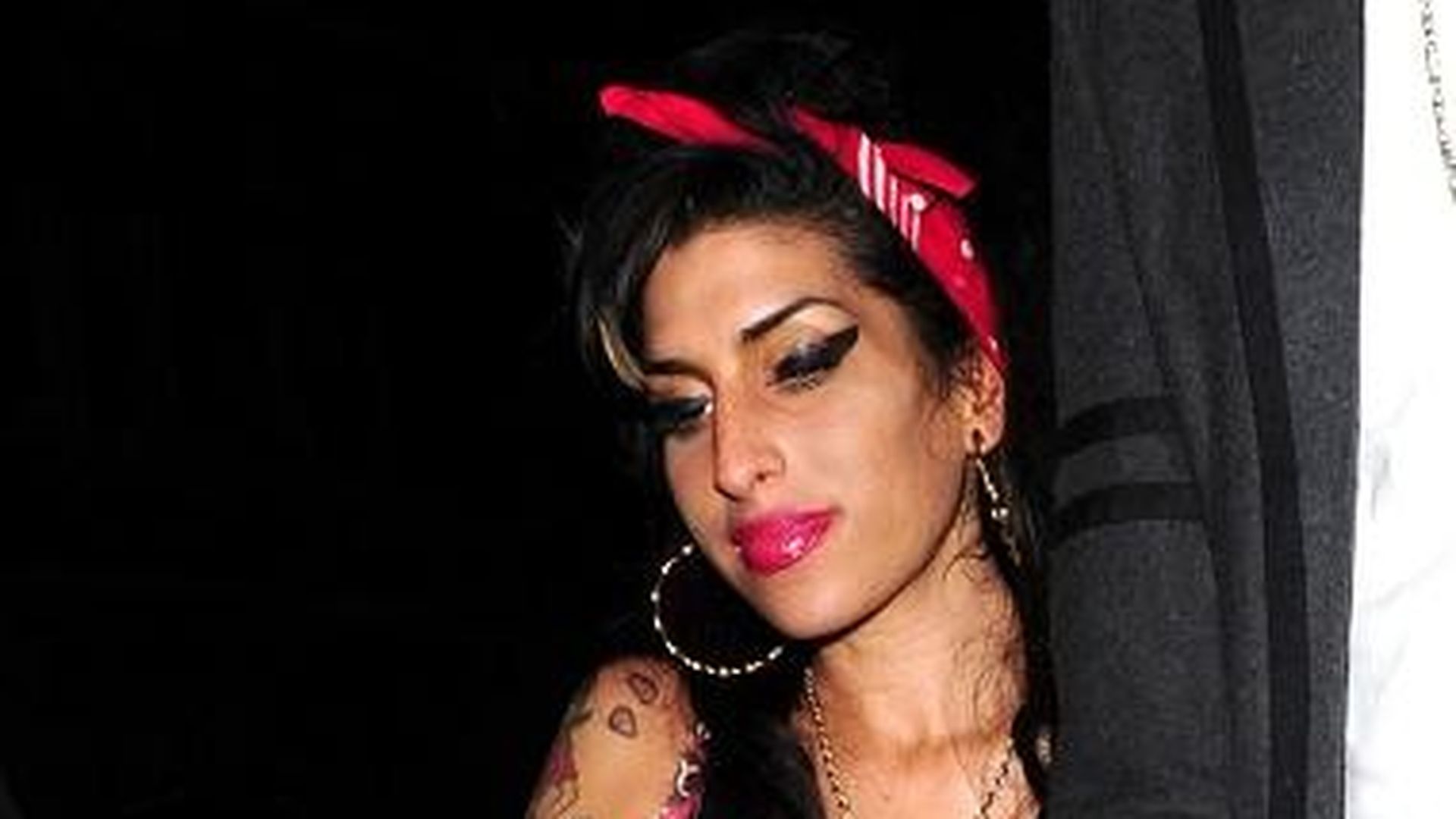 Nippel-Blitzer bei Amy Winehouse! | Promiflash.de