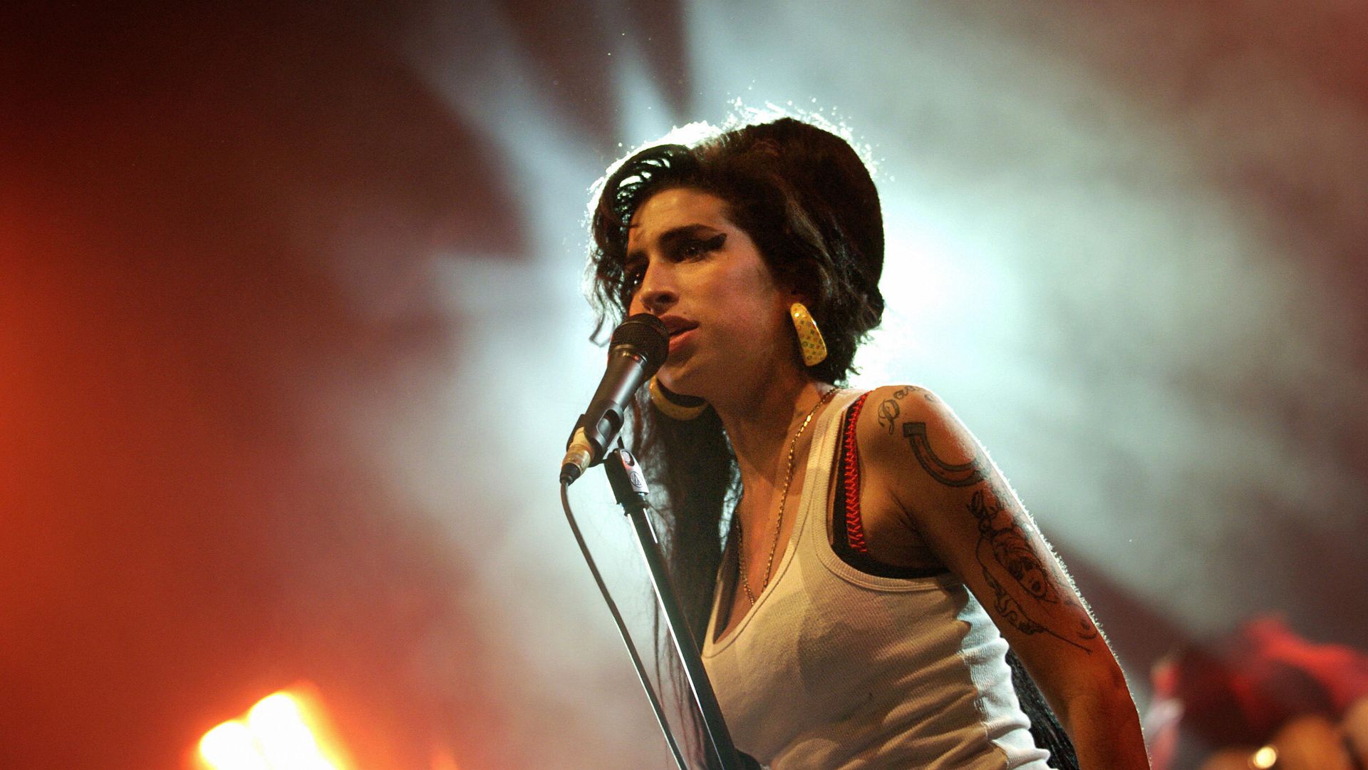 Amy Winehouse war clean und wieder glücklicher | Promiflash.de
