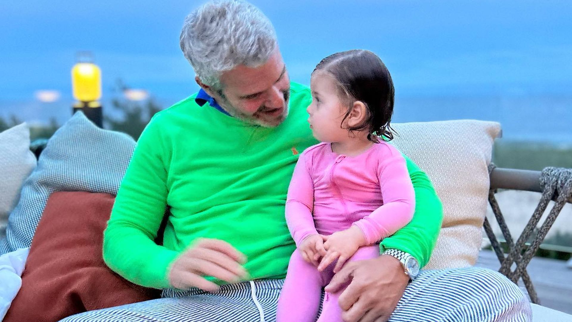 Wie niedlich! Andy Cohen postet neues Bild mit Tochter Lucy