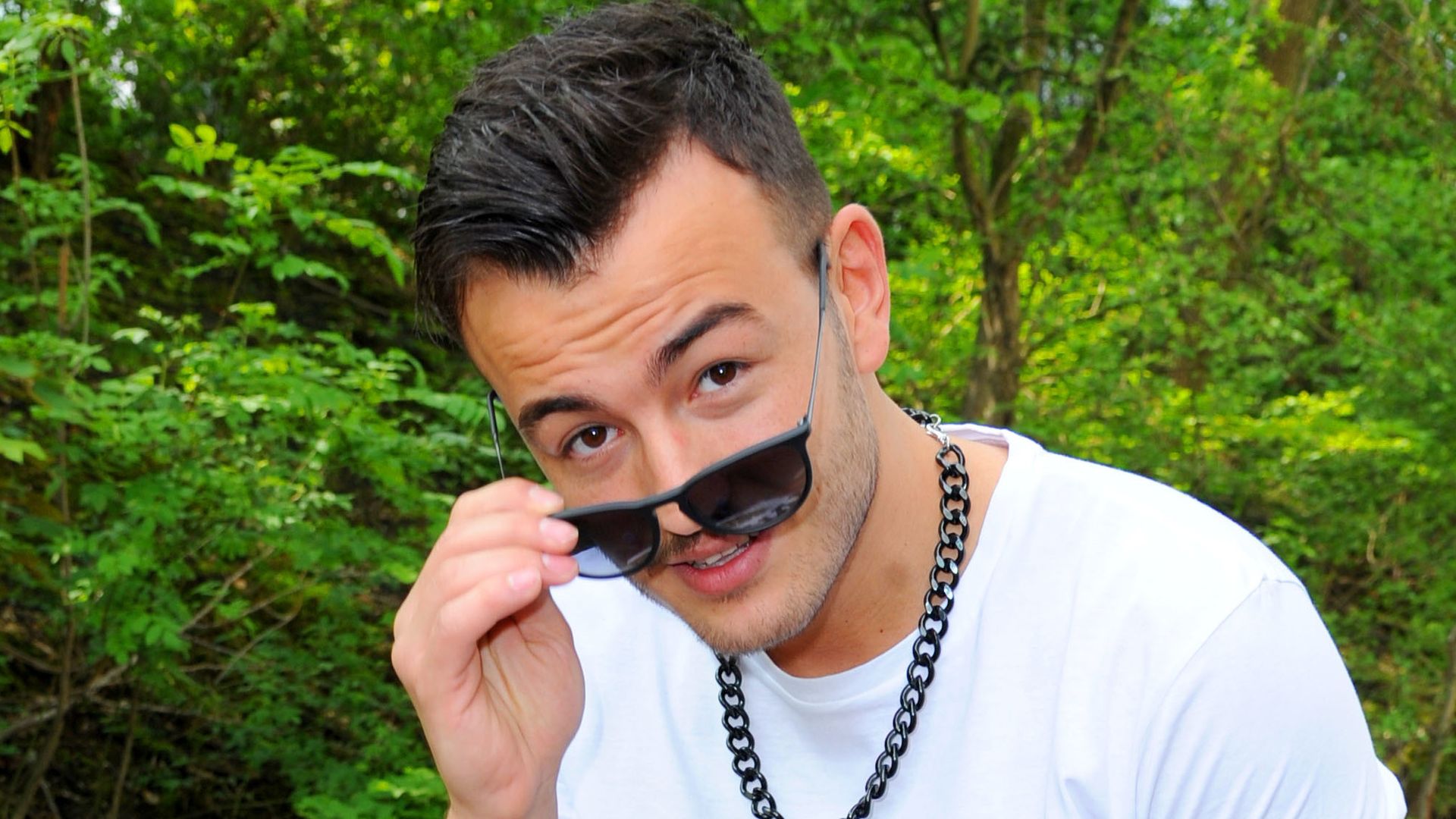 Premiere: Schaut euch Ardian Bujupis neuen Clip an | Promiflash.de