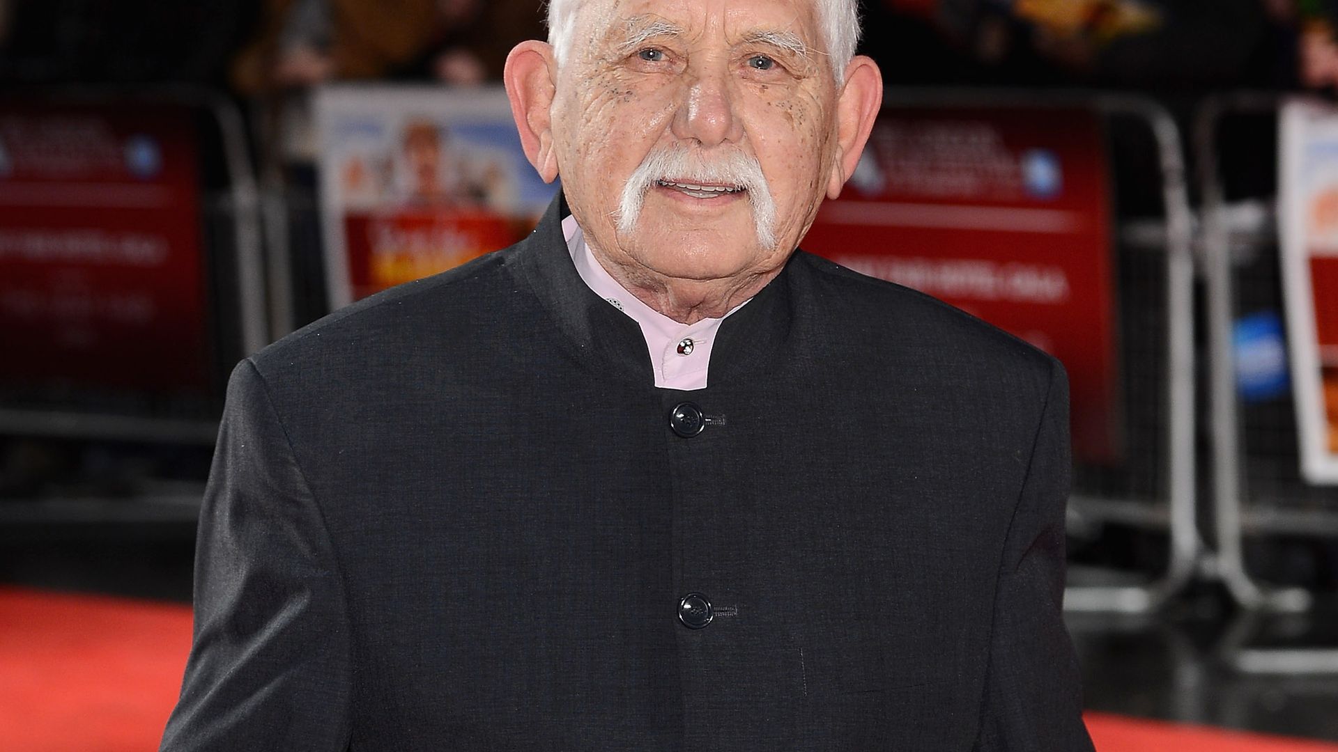 Wahrheit hinter Rühr-Video: Edeka-Opa kauft nicht bei Edeka ...