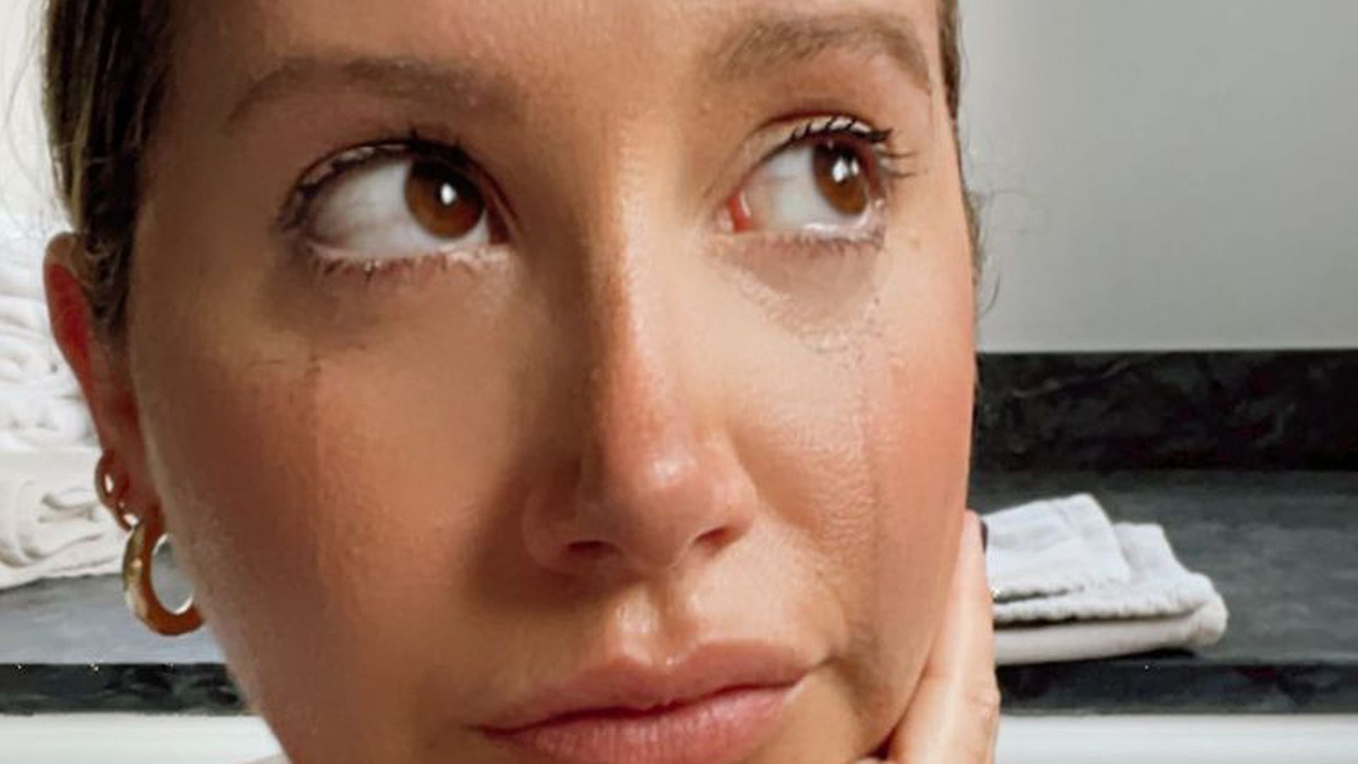 Tränen-Selfie: Ashley Tisdale fällt Mama-Alltag nicht leicht