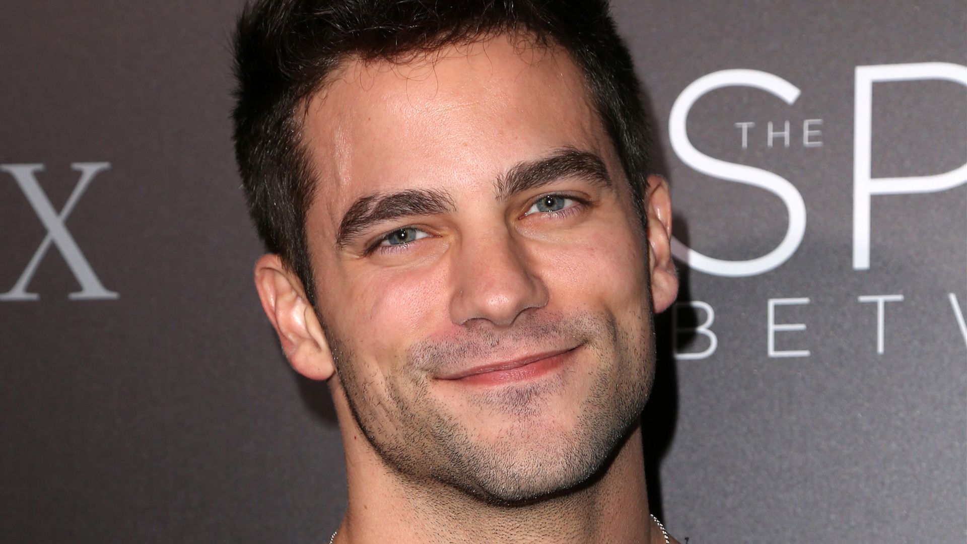 "Fifty Shades Freed": PLL-Star als heißer Bodyguard! | Promiflash.de