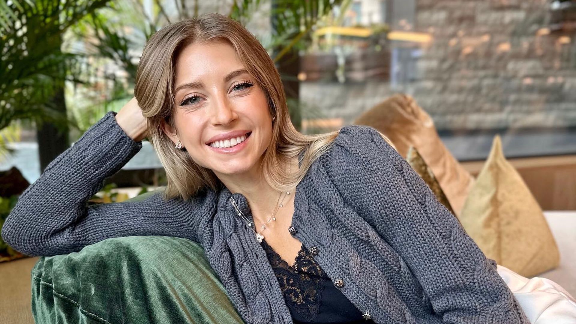 Cathy Hummels erntet herbe Kritik für "Traumschiff"-Auftritt