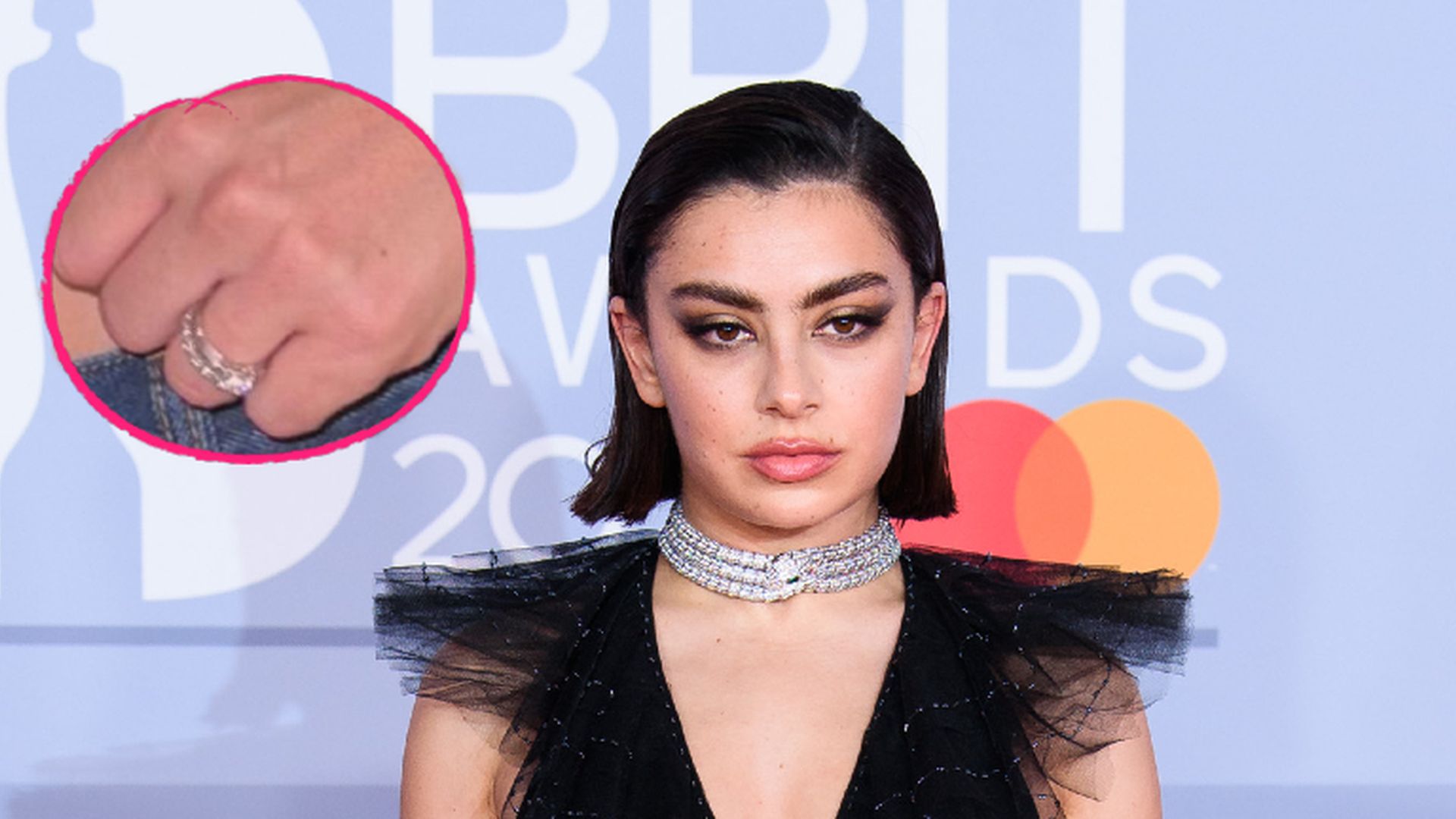 Charli XCX klärt auf: Ist ihr zweiter Ring etwa ein Ehering?