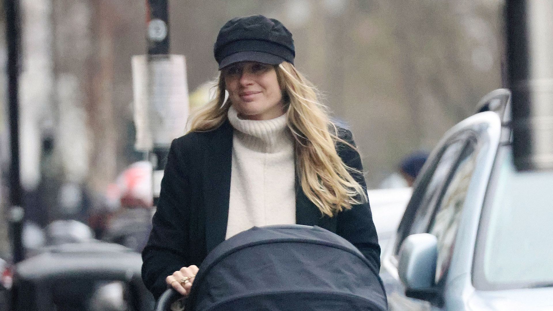 Wie süß! Prinz Harrys Ex Cressida Bonas mit Baby unterwegs