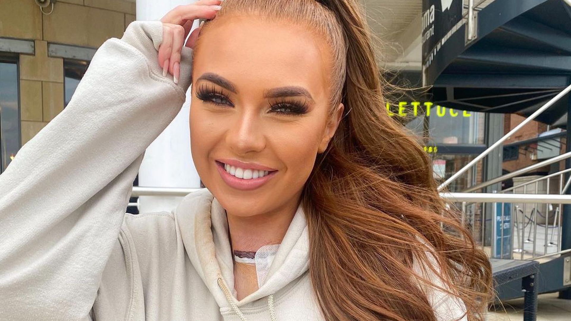 Demi Jones | Promiflash