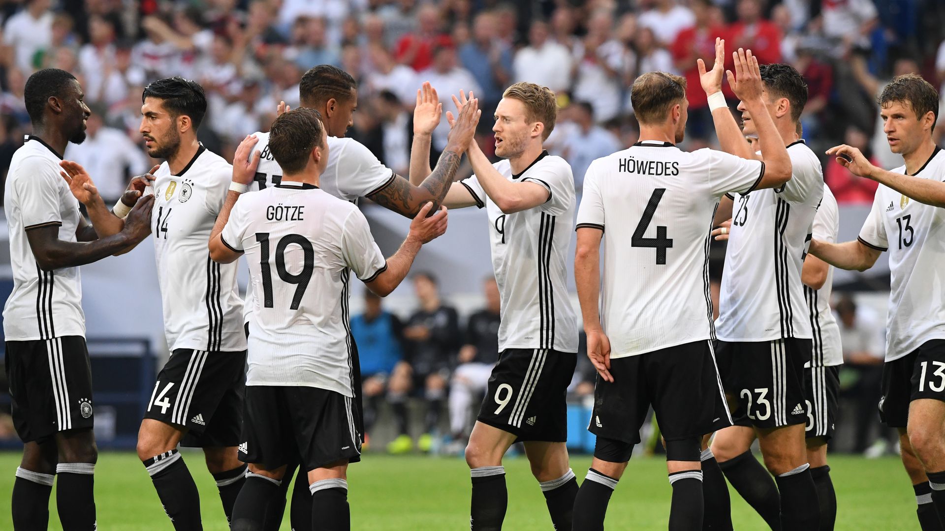 EM-Song? Diese Mega-Hits werden heiß gehandelt! | Promiflash.de