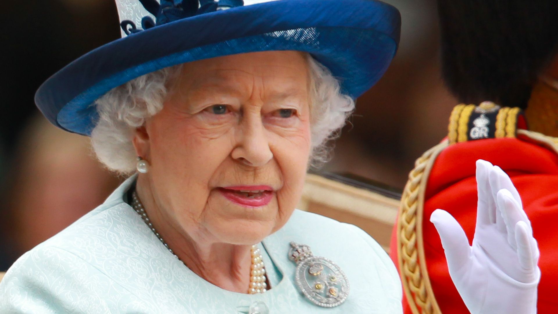 Prachtvolle Parade: Queen feiert Geburtstag nach | Promiflash.de