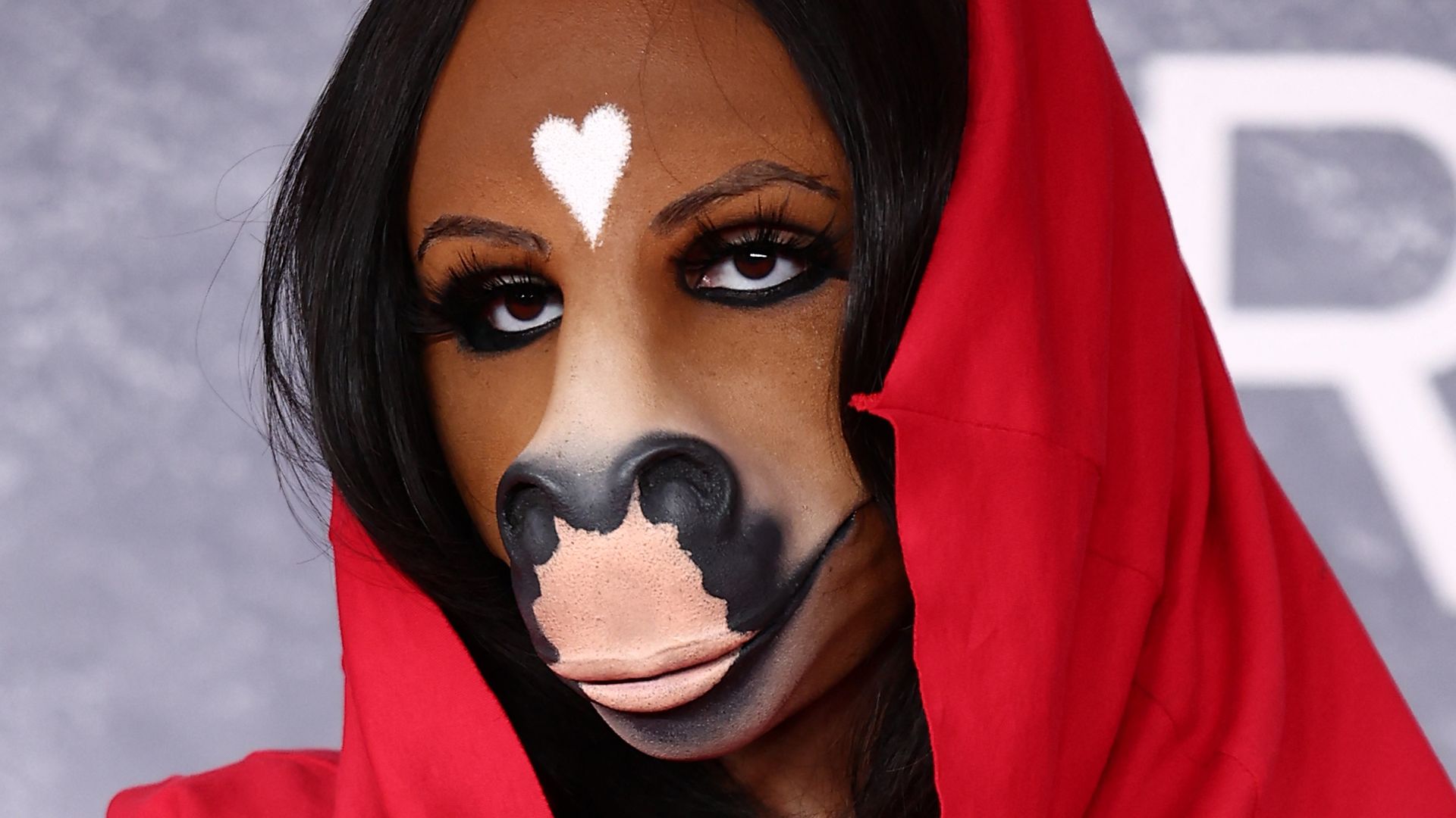 Berliner DJane HorsegiirL rockt das Coachella als Pferdefrau