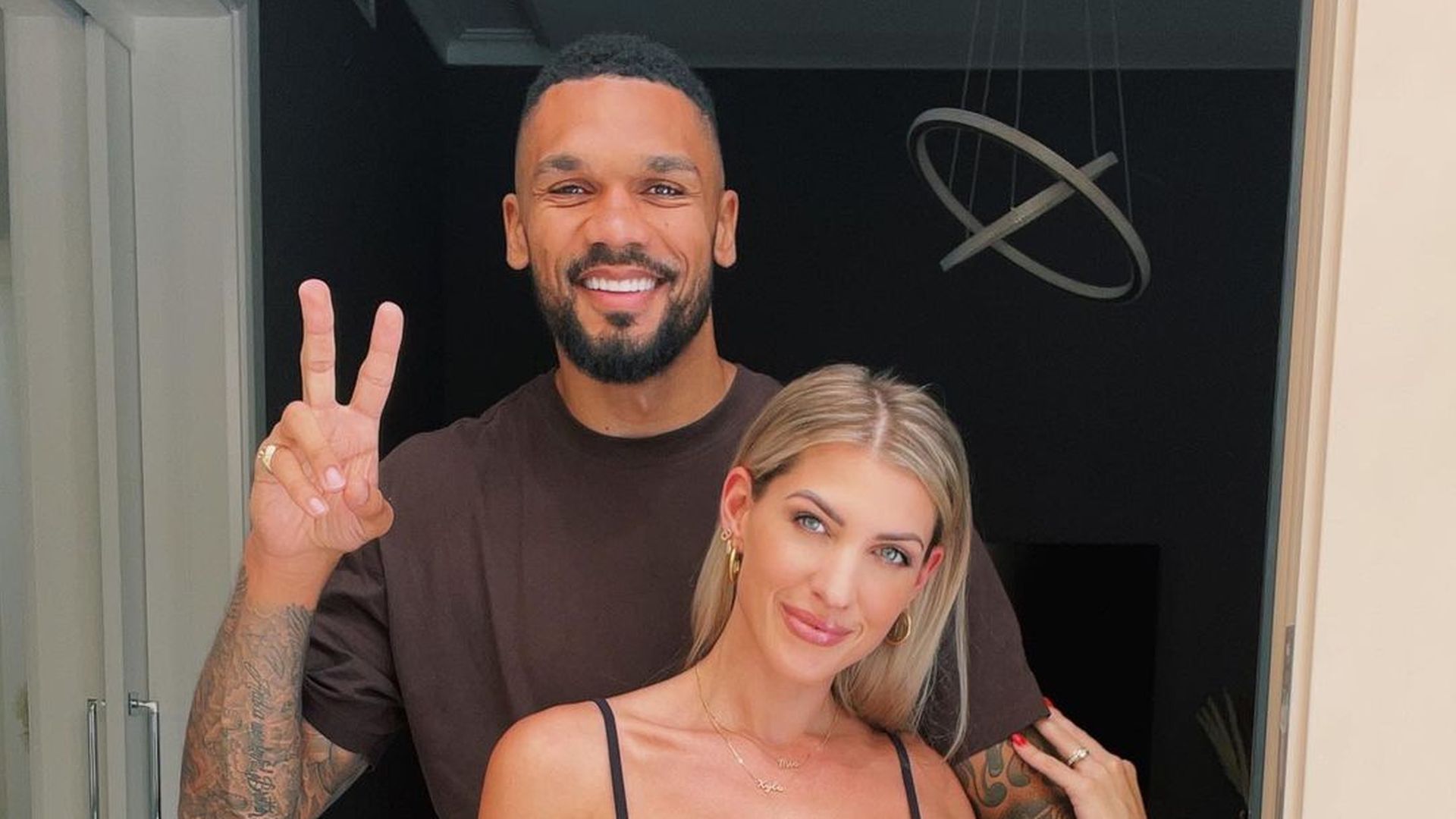 Wollen Sarah und Dominic Harrison weiter in Dubai bleiben?