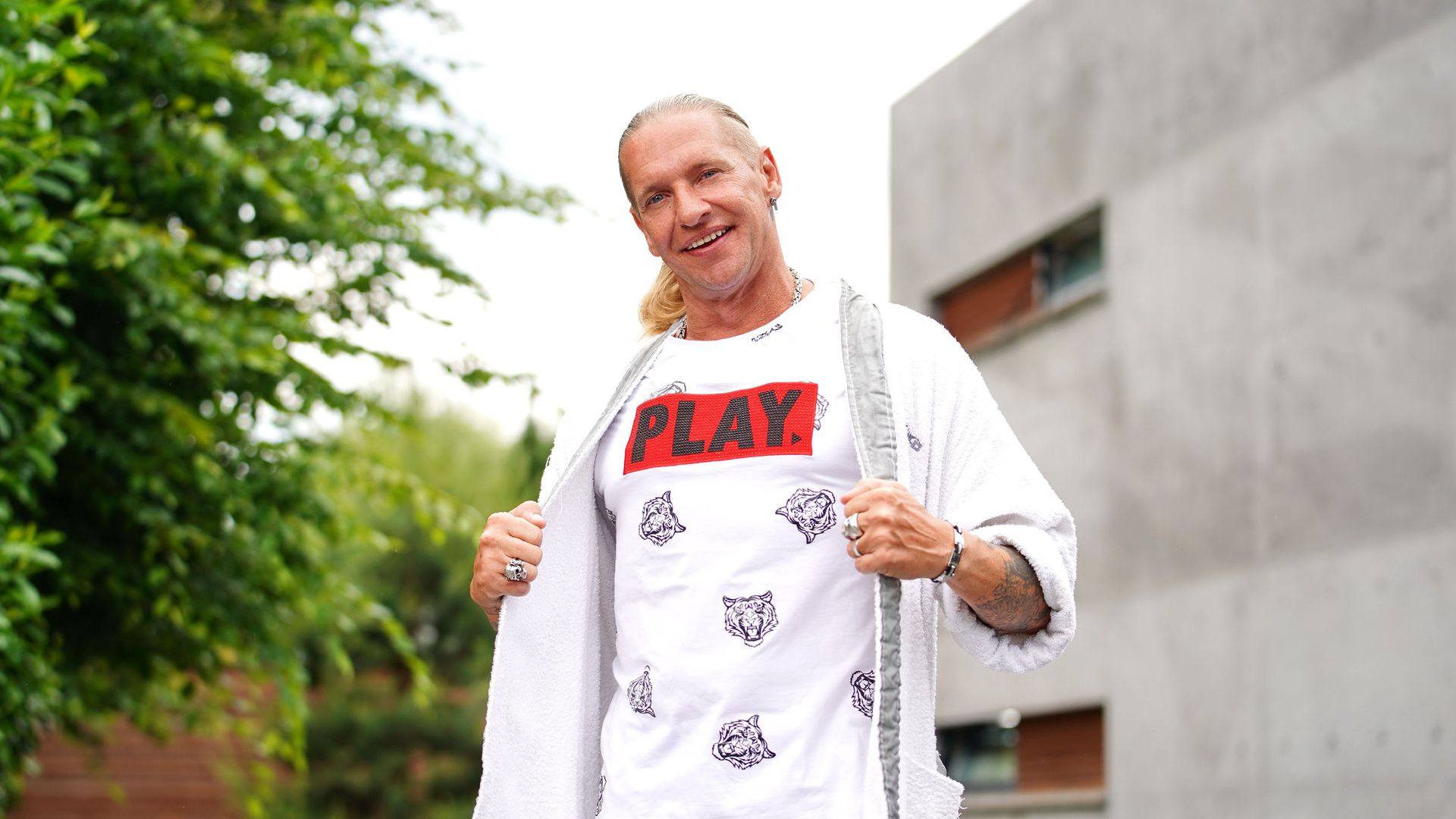 Warum nimmt Don Francis an "Like Me – I'm Famous" teil?
