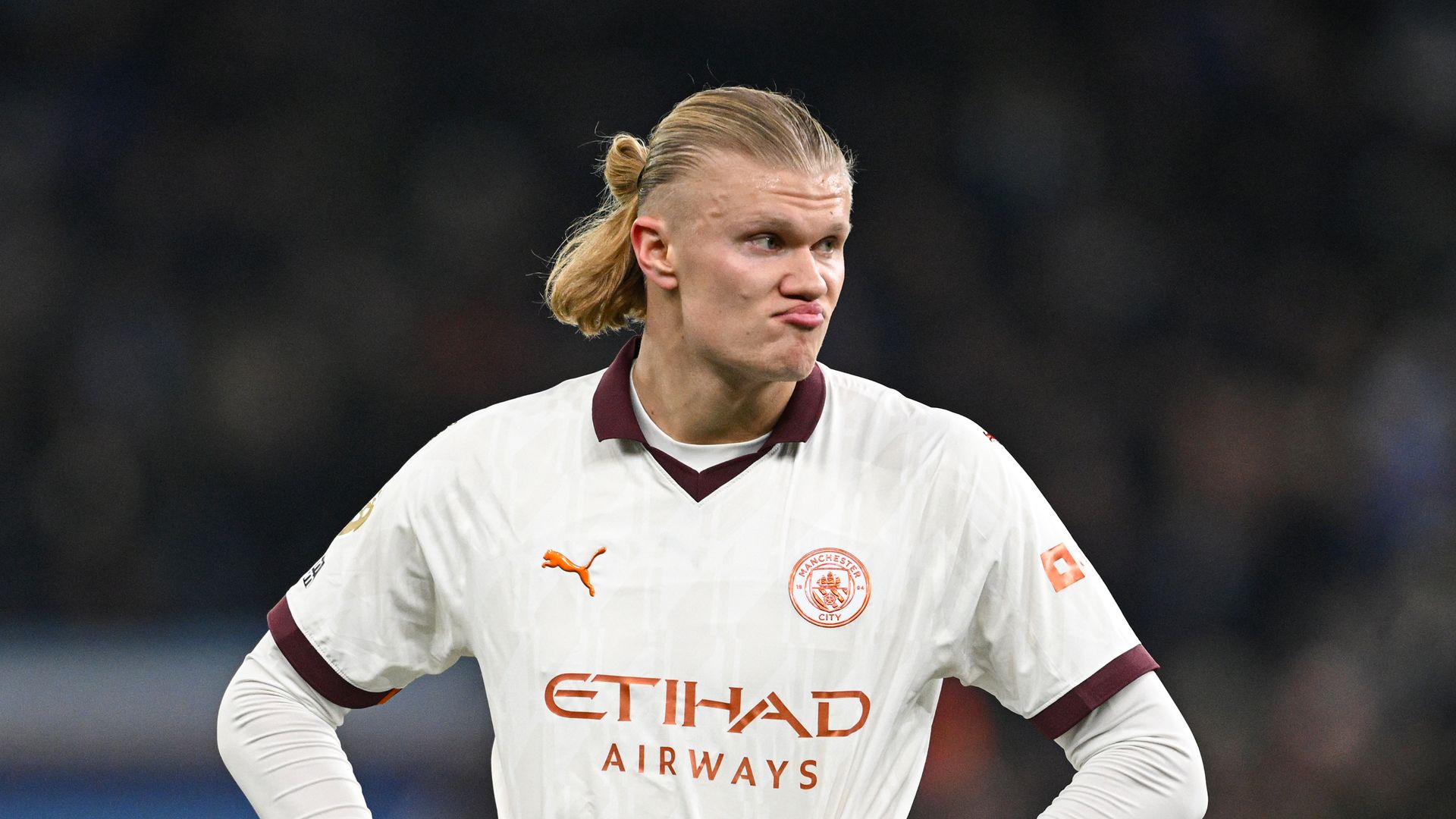 Wie bitte? Erling Haaland von Fußball-Maskottchen angezeigt