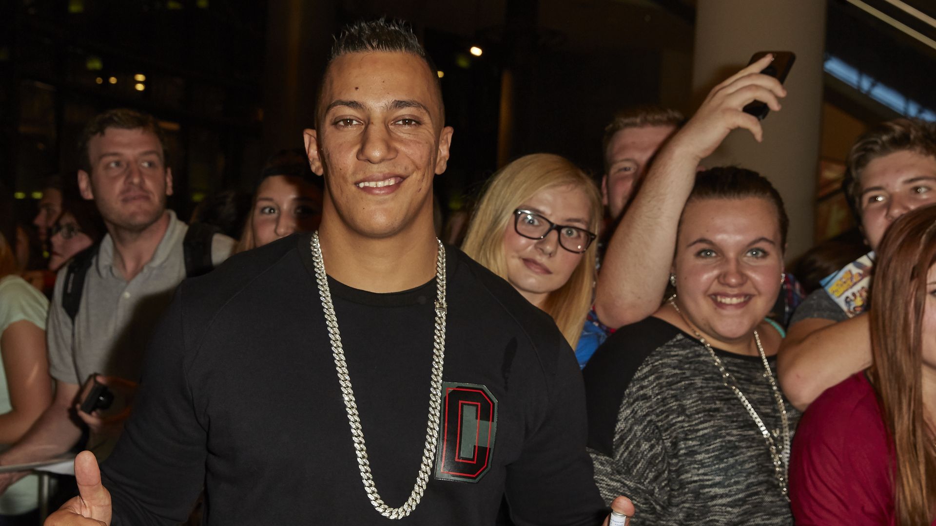 Kein Gangster-Lifestyle! Rapper Farid Bang chillt lieber | Promiflash.de