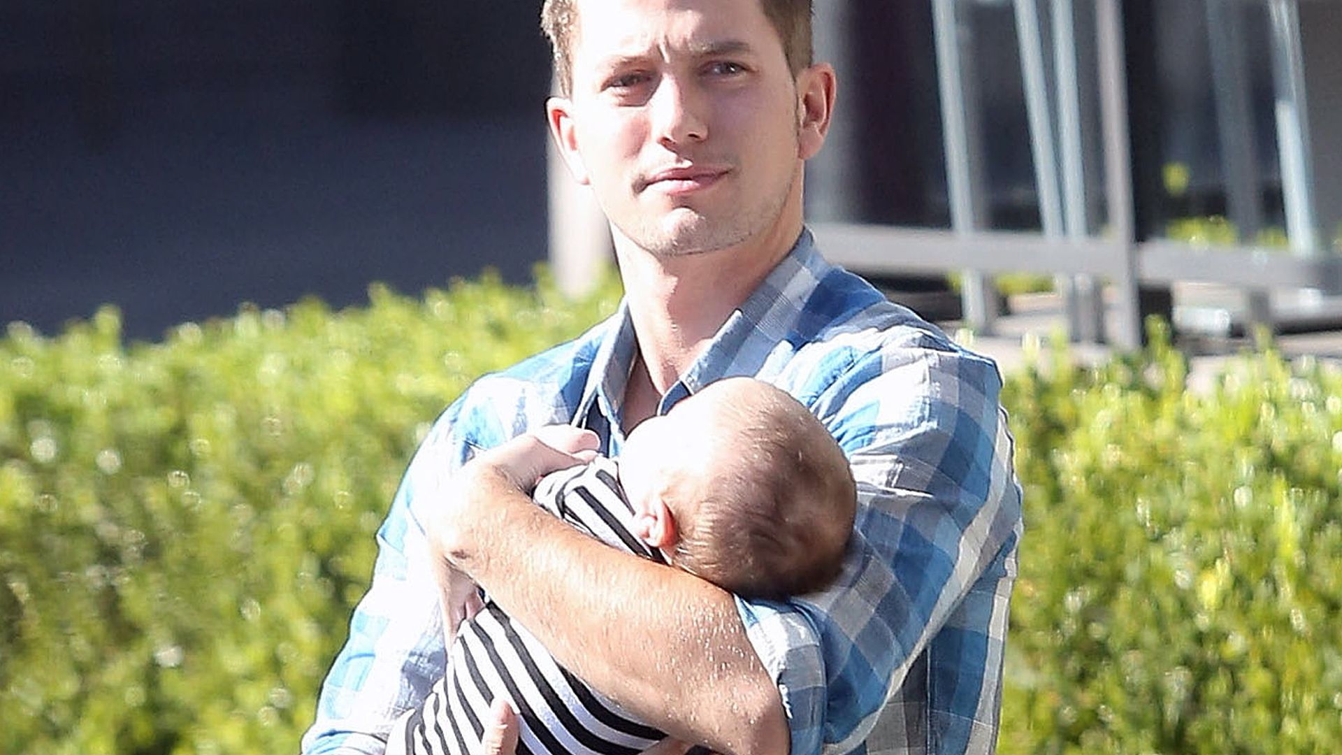 Überglücklich: "Twilight"-Jackson Rathbone erwartet 2. Baby ...