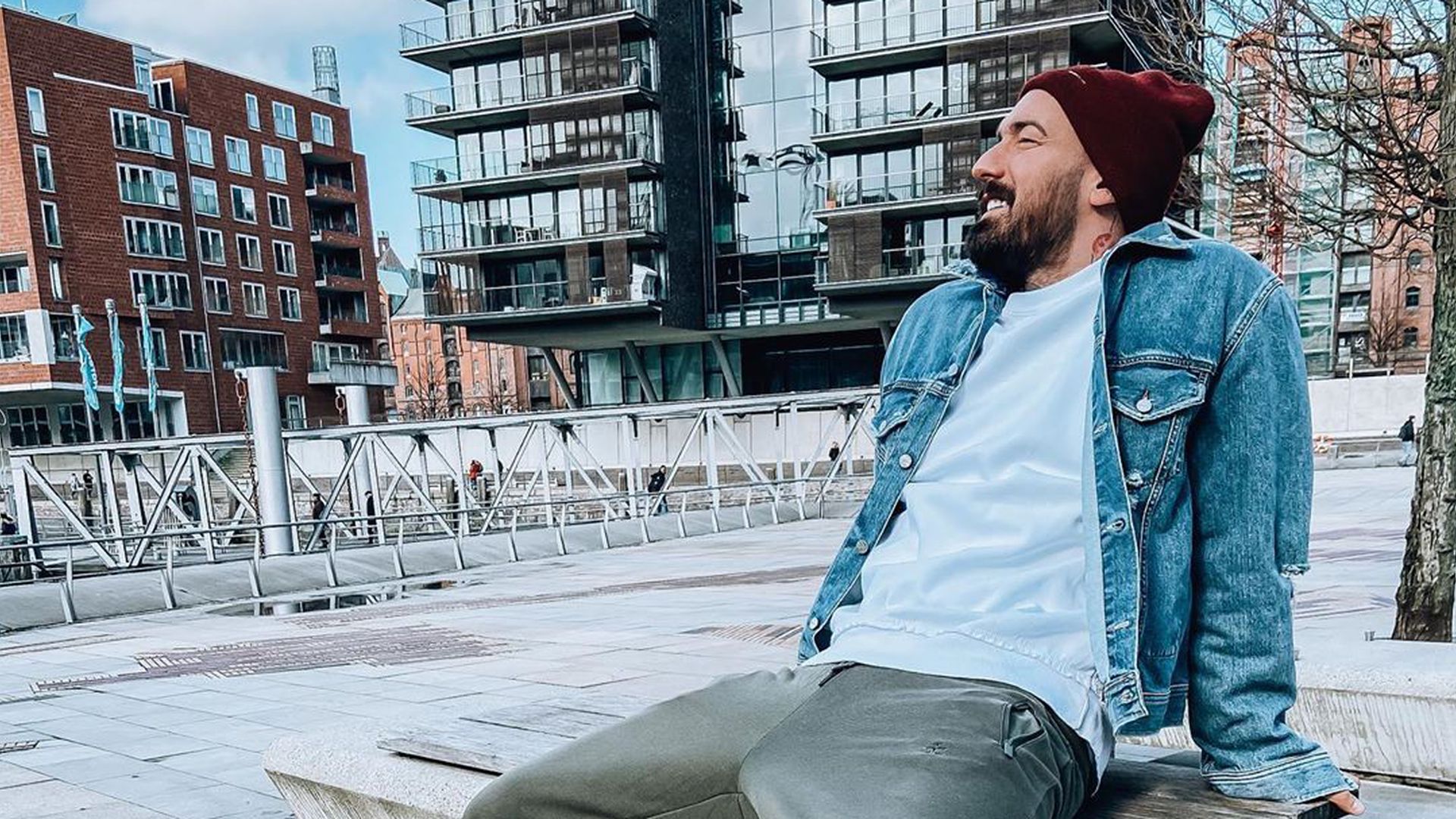 Nach Angelina-Heger-Diss: Jan Leyk macht selber Werbung!