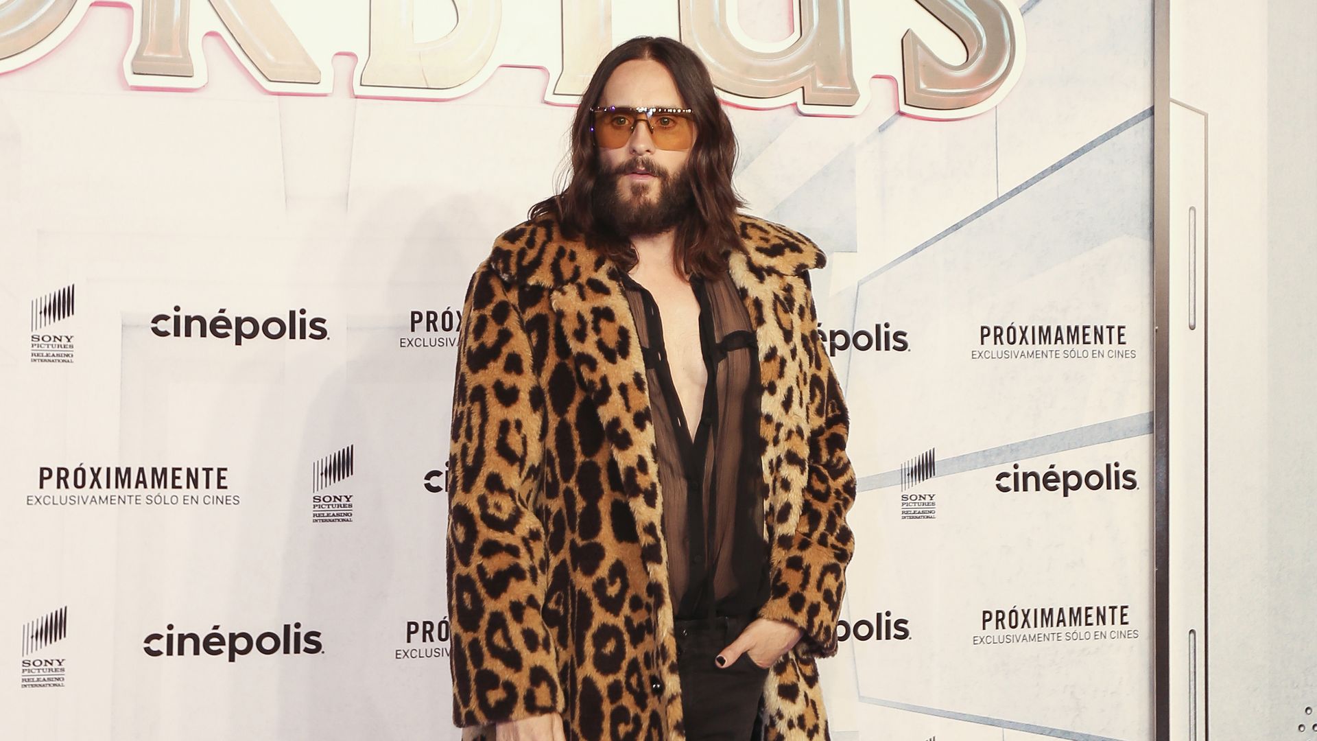 Extravagant: Jared Leto im Leo-Mantel auf einer Filmpremiere