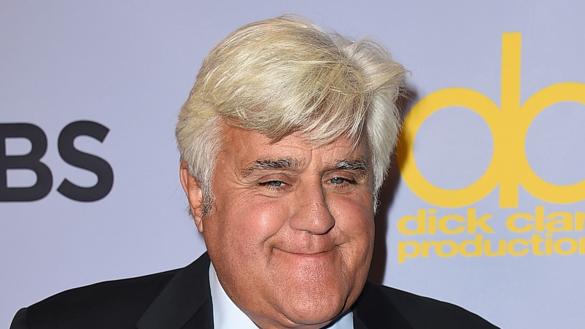 Aus Klinik entlassen: Jay Leno zeigt sich mit Brandnarben