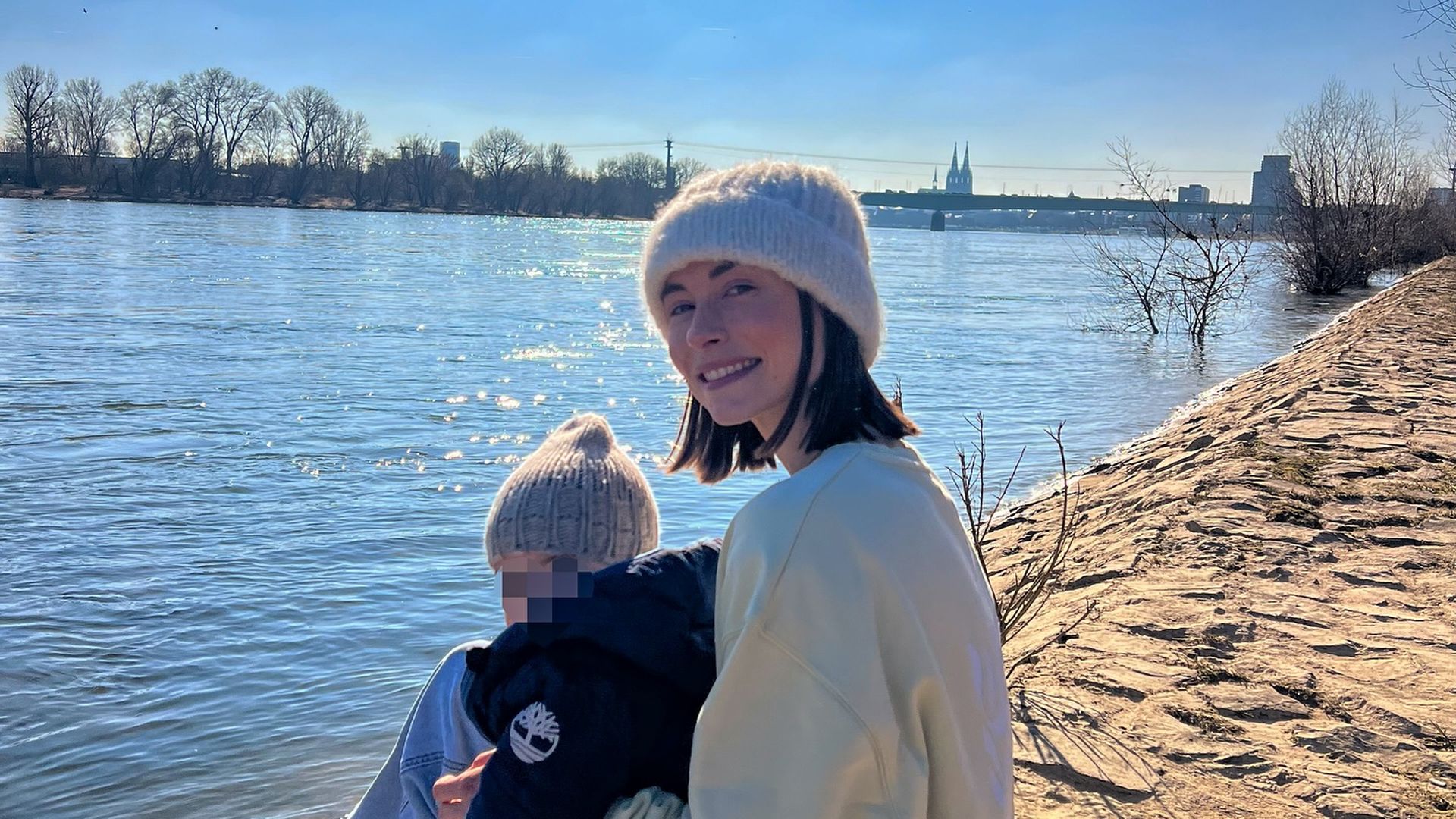 "Erfolgsmoment": Jennifer Lange meditiert mit ihrem Sohn