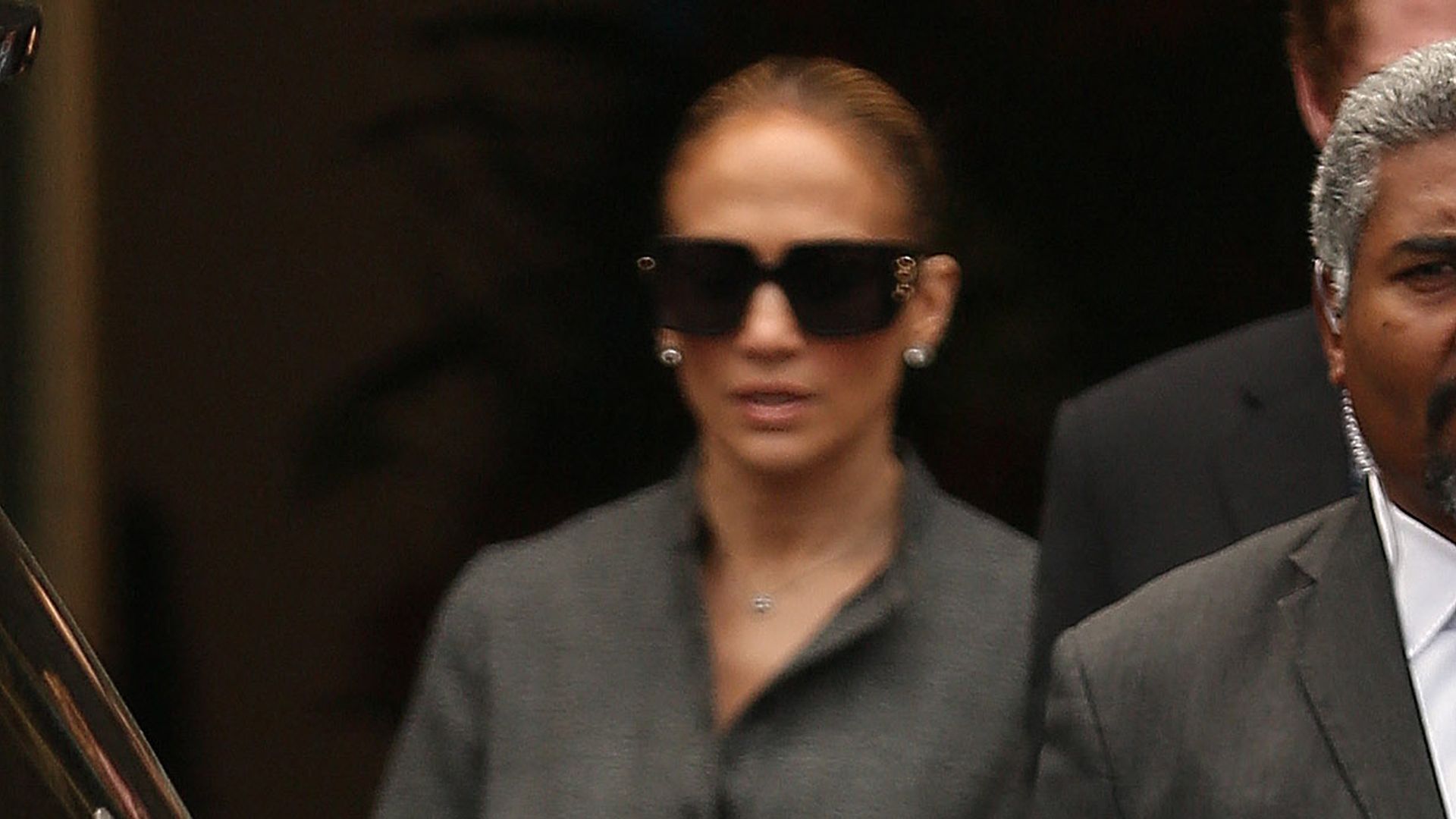 Niedergeschlagen? J.Lo nun erstmals nach Tourabsage gesehen