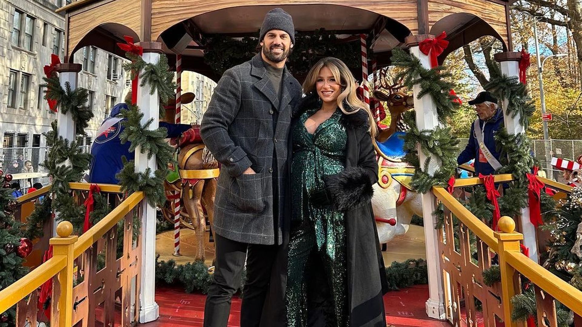 Glitzernde Kugel: Jessie James Decker zeigt ihren Babybauch