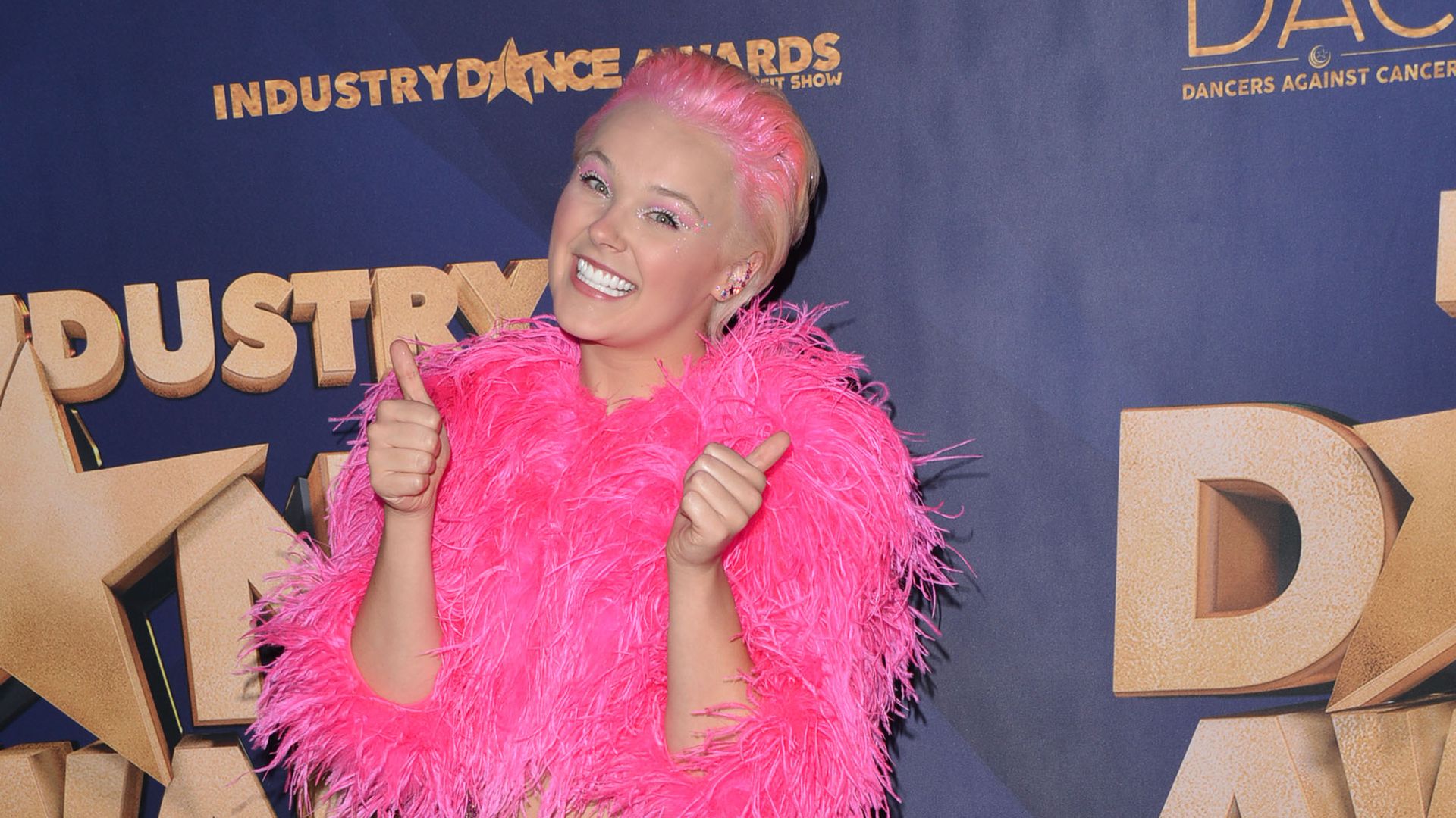 Neuer Look: JoJo Siwa überrascht Fans mit pinken Haaren!