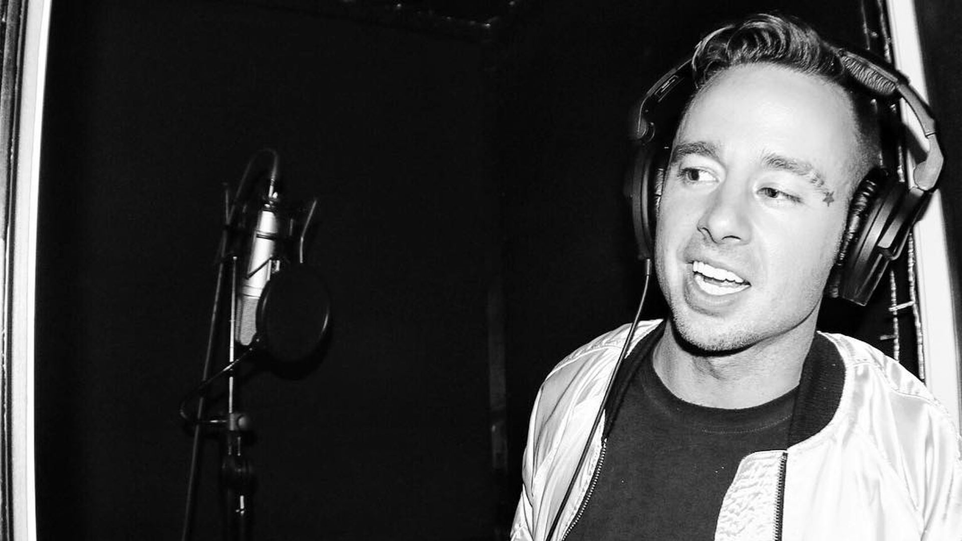 Bei Video-Dreh: Kanadischer Rapper stirbt bei einem Stunt! | Promiflash.de