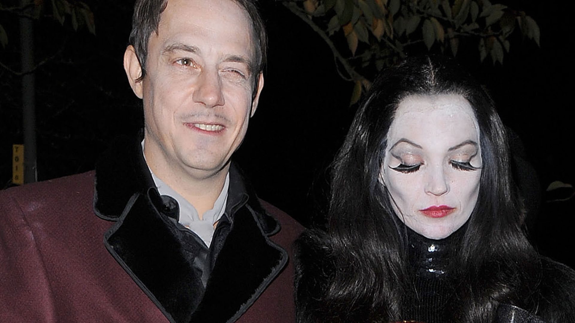 Kate Moss & Jamie Hince als Addams-Paar | Promiflash.de