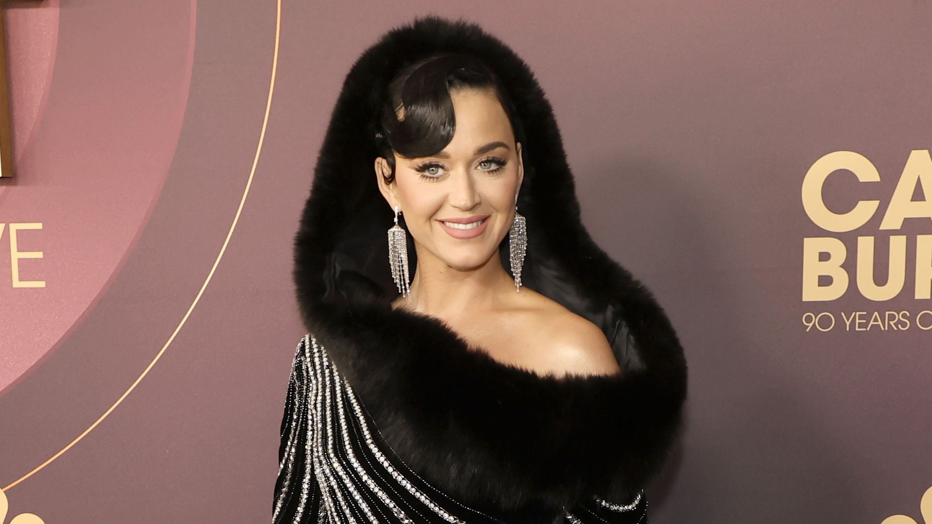 Wow, was für eine Robe! Katy Perry flasht mit purer Eleganz