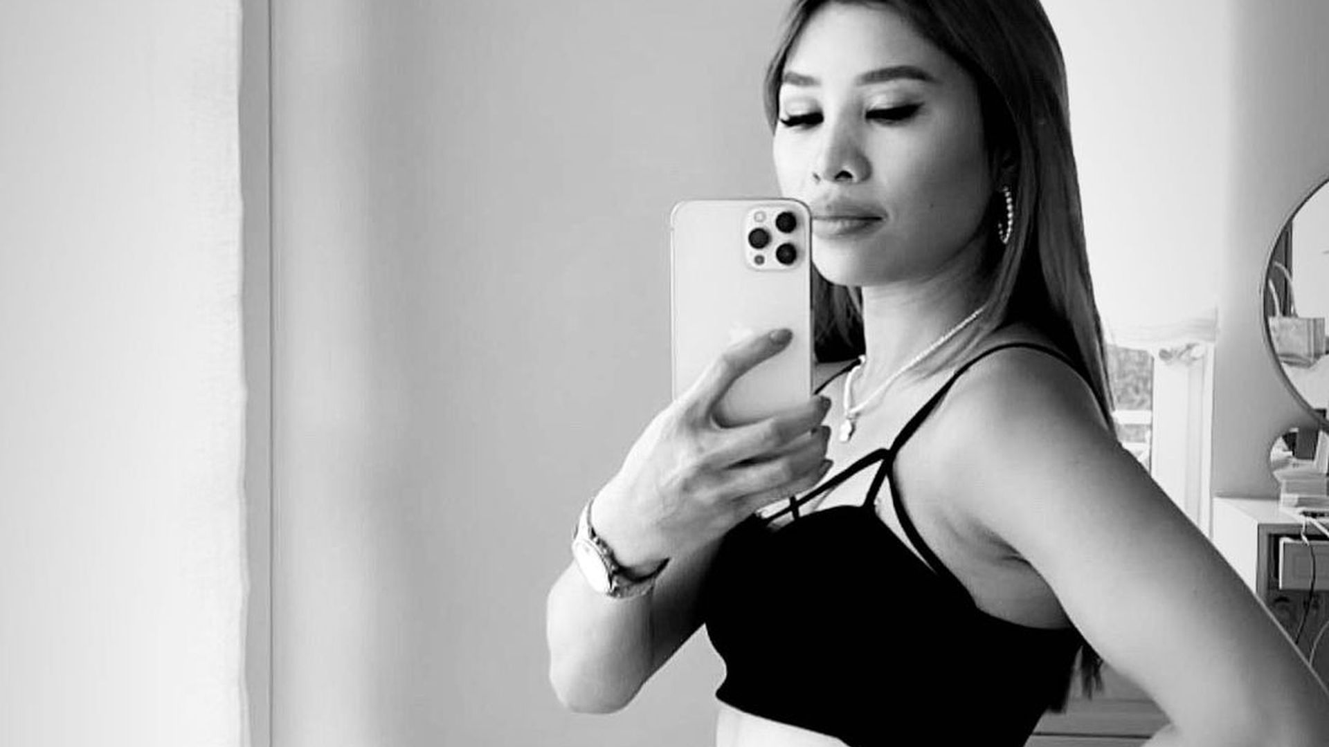 Zweites Baby: YouTuberin Kisu zeigt ihren Mini-Babybauch