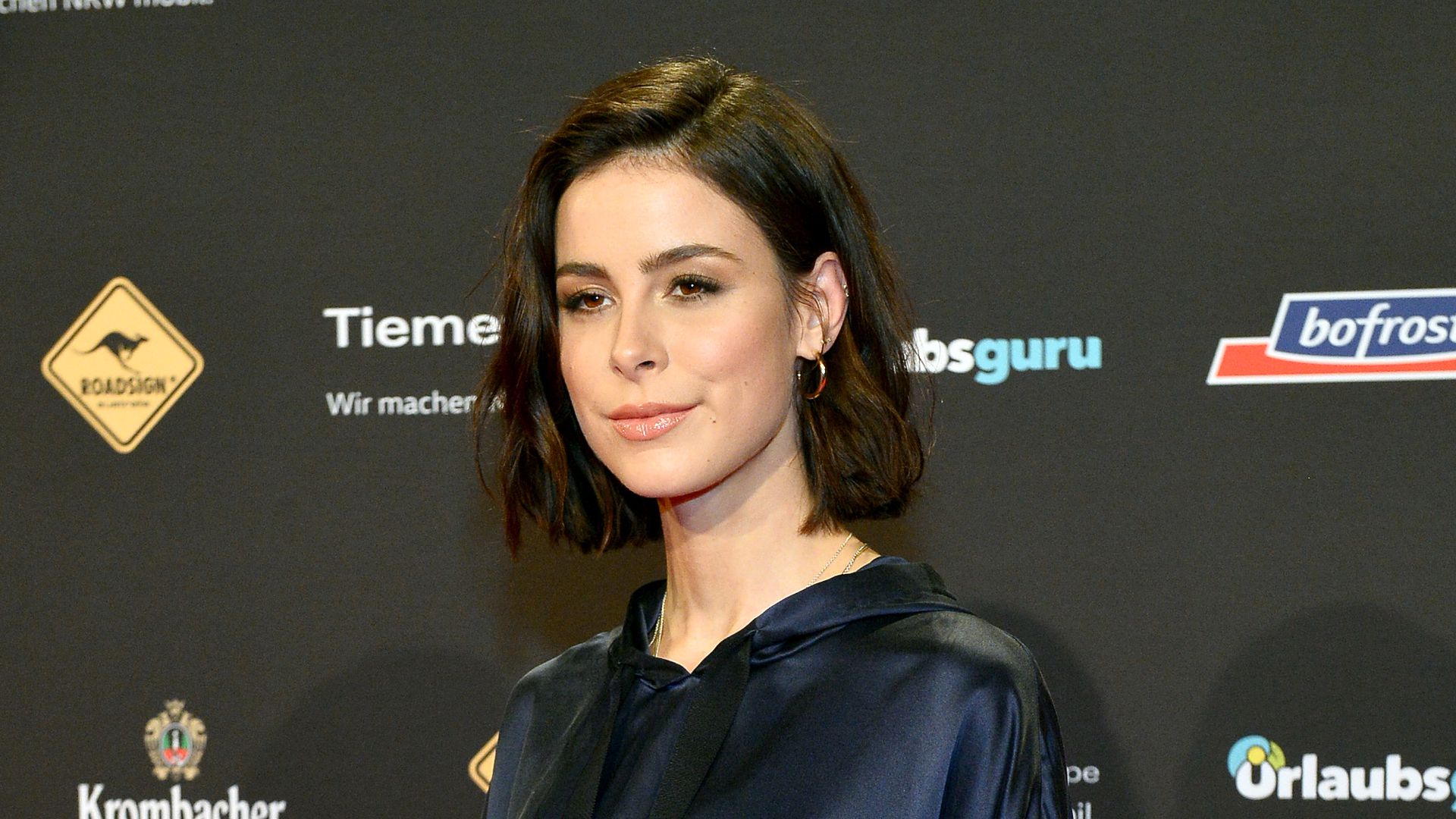 Heftige Schmerzen: Lena Meyer-Landrut sagte Auftritt ab | Promiflash.de