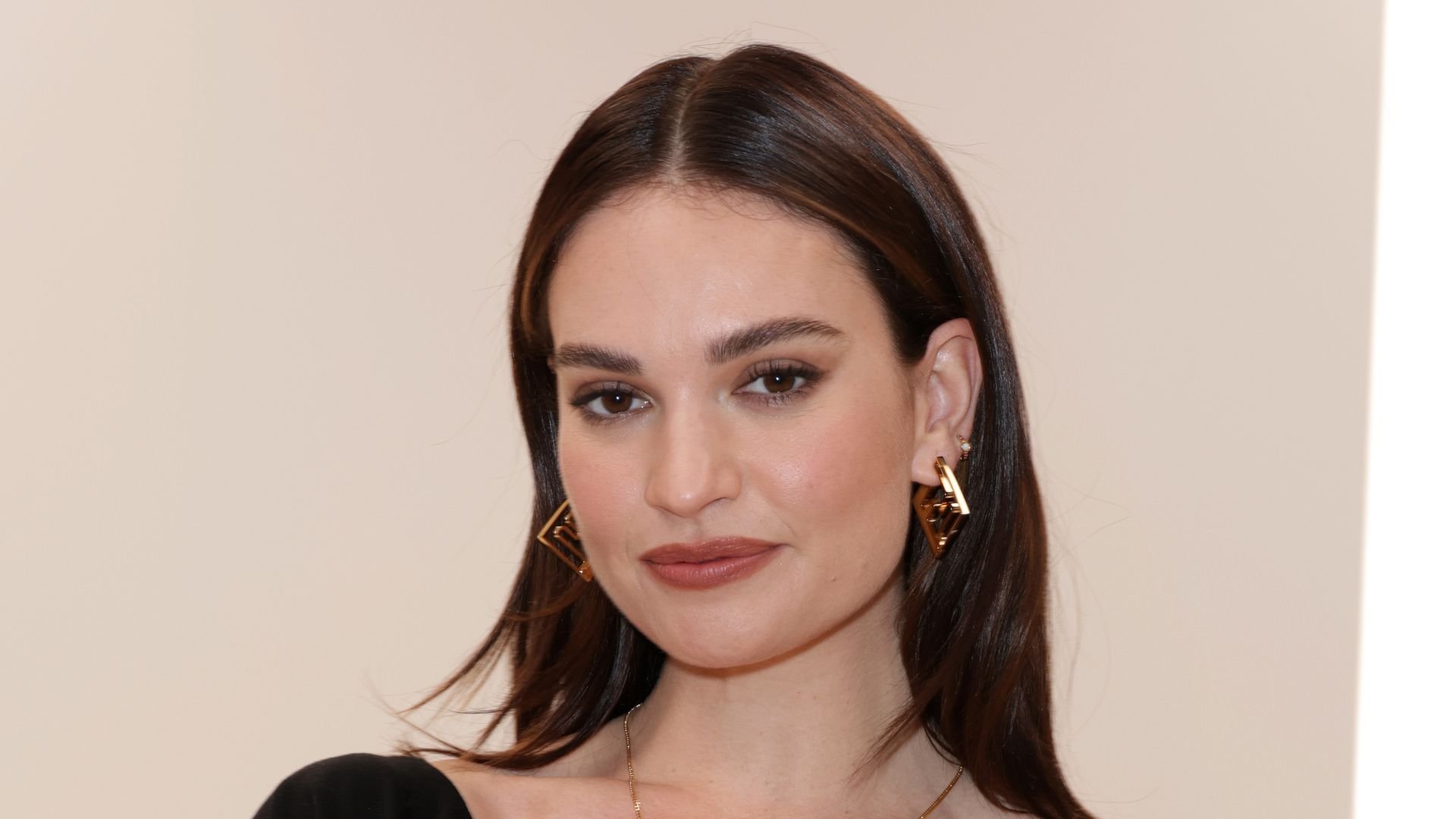 Wieder mit dem Ex zusammen: Ist Lily James schon verlobt?