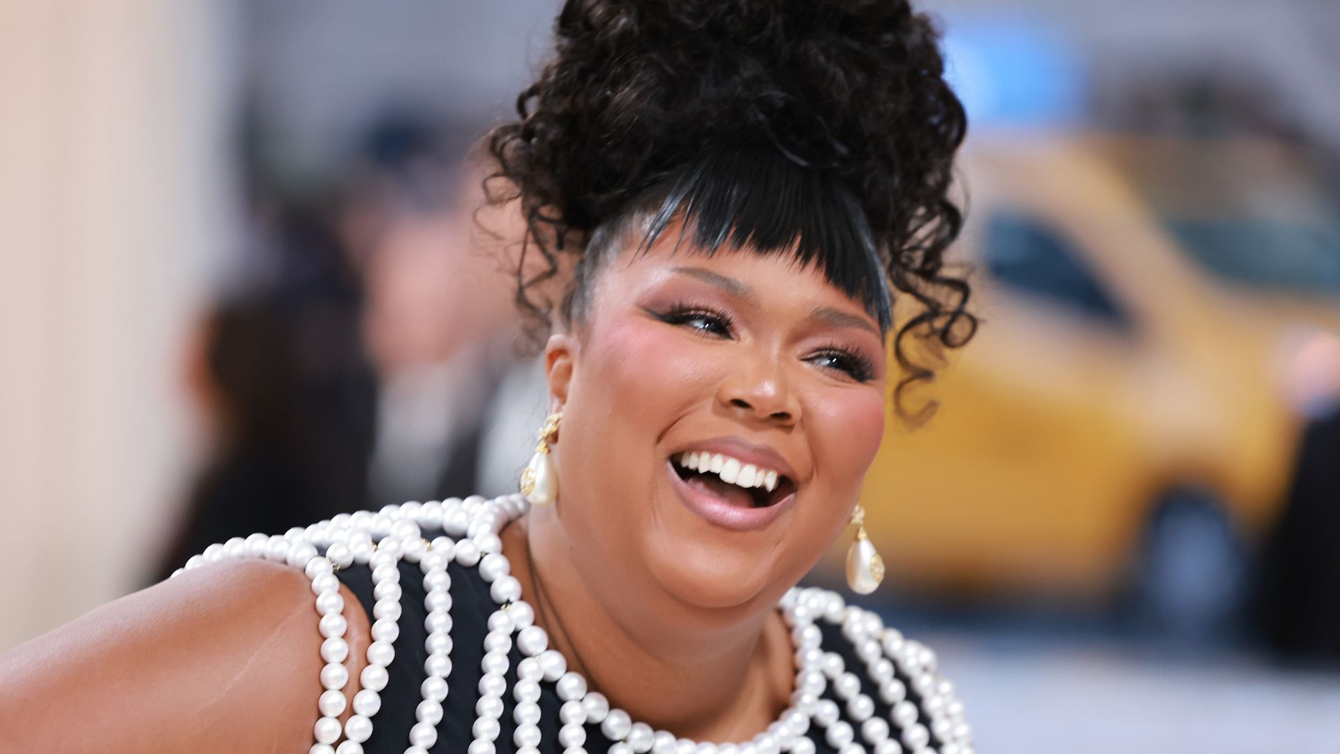 Lizzo total gerührt: Ihr Name erscheint bei Beyoncé-Konzert