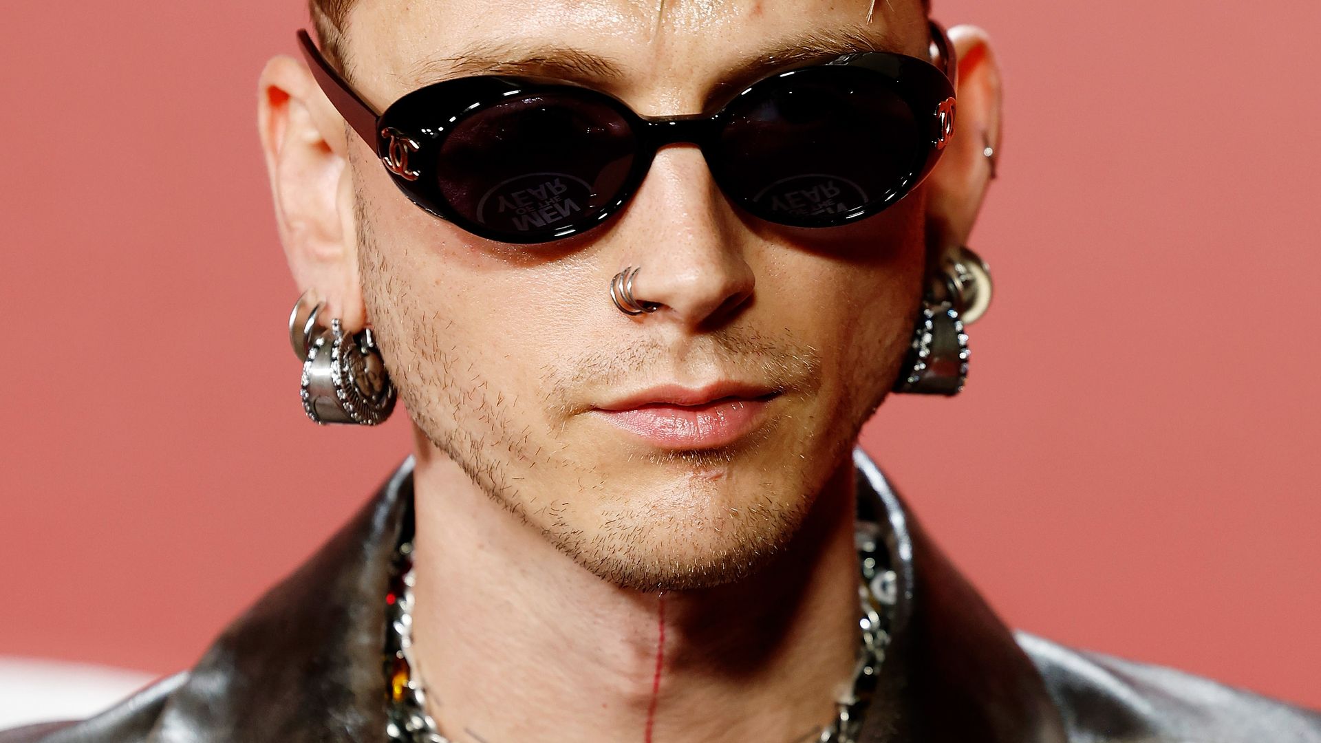 MGK dementiert Gerüchte über Funkstille mit Megan Fox