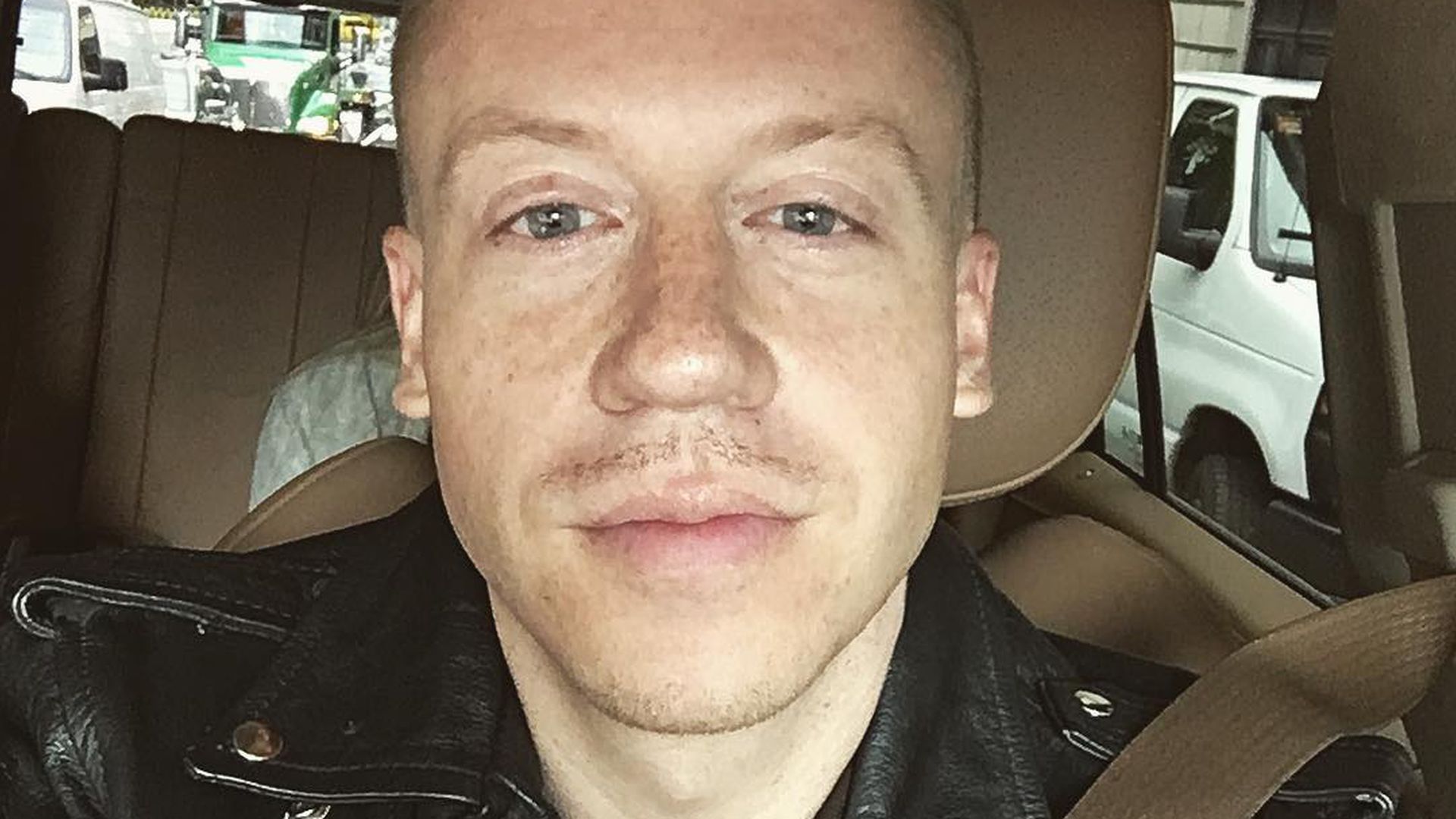 Was für ein Schock: Macklemore in Auto-Crash verwickelt! | Promiflash.de