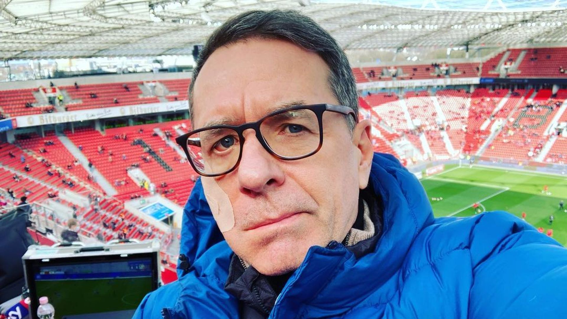 Gesichtshälfte gelähmt: Sport-Kommentator will neue Tumor-OP