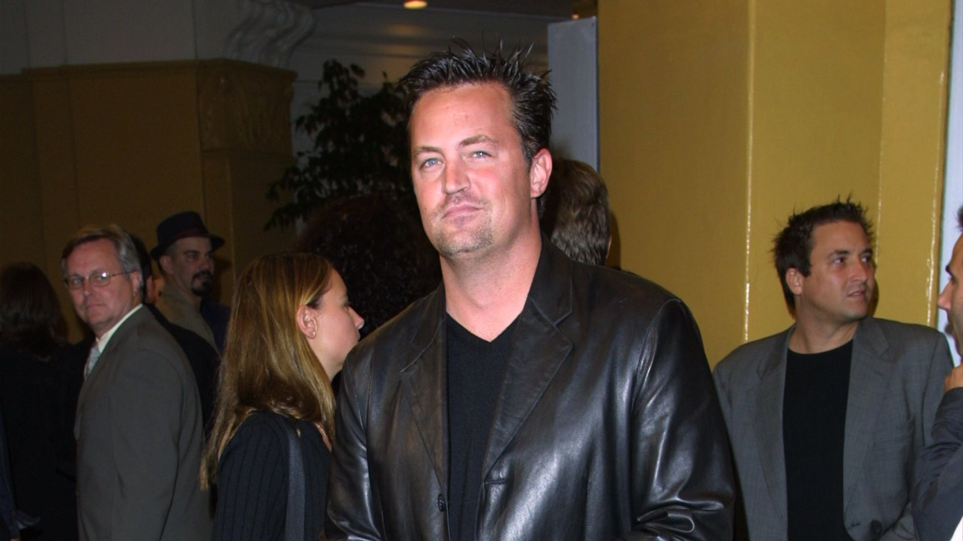 Vor "Friends"-Apartment: Fans gedenken Matthew Perrys (†54)